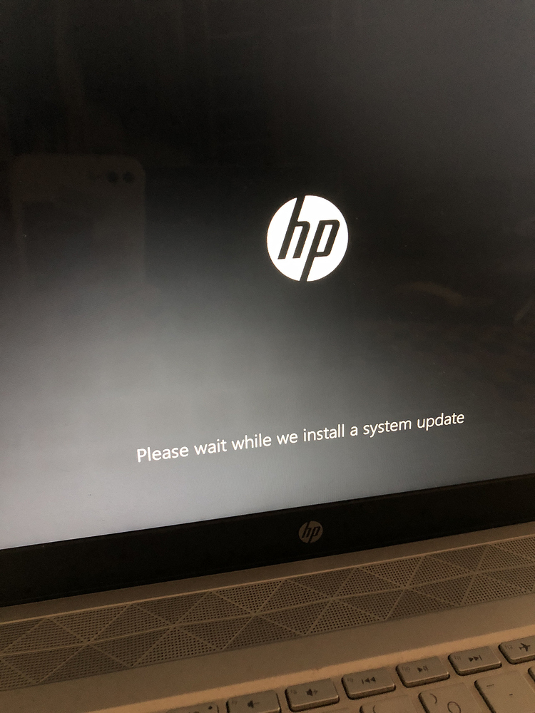 Máy bị lỗi please wait while we install a system update - randomq - Dạy ...